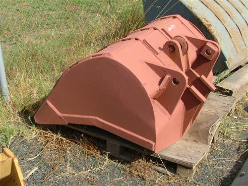 General Purpose with Teeth Excavator Bucket 950mm wide | J&P Group