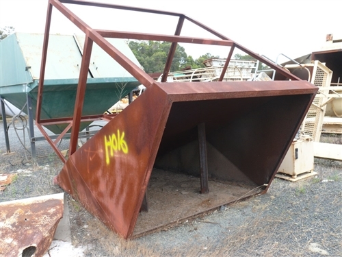 Discharge Hopper 1.6m x 2.24m x 2.5m | J&P Group