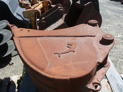 450mm Excavator Bucket with teeth | J&P Group