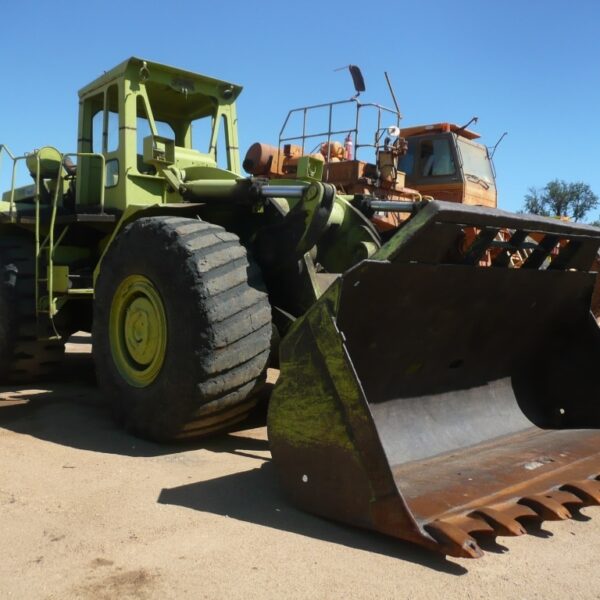 Front End Loader with 1550mm wide bucket | J&P Group