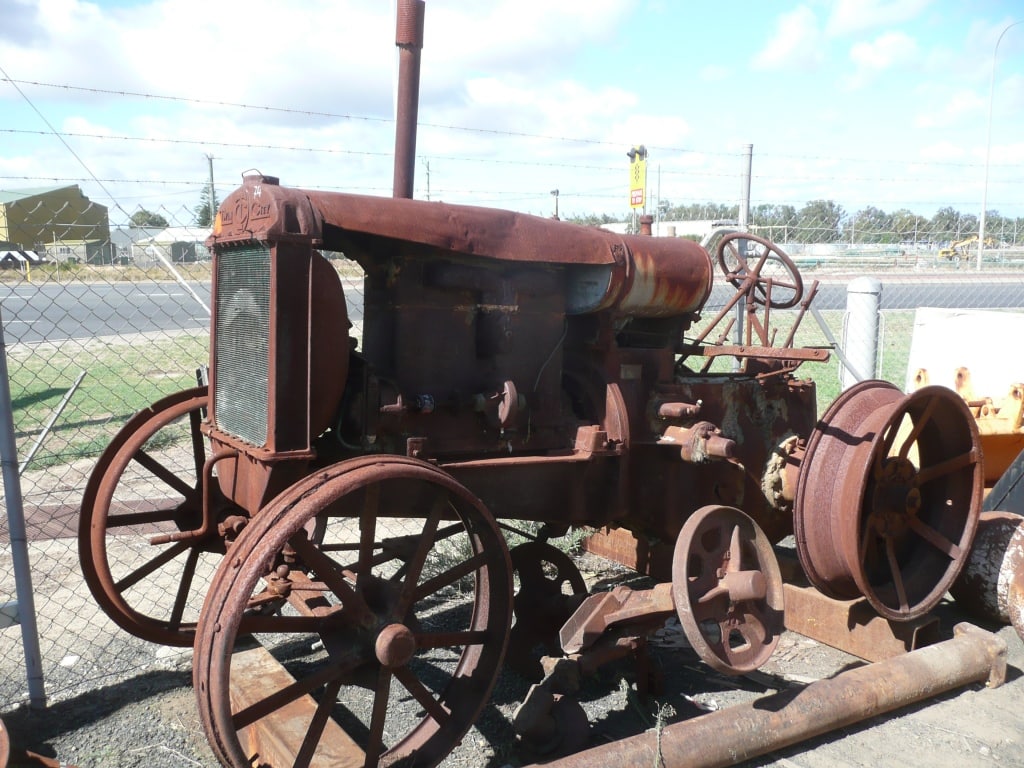 Antique Twin City Tractor | J&P Group