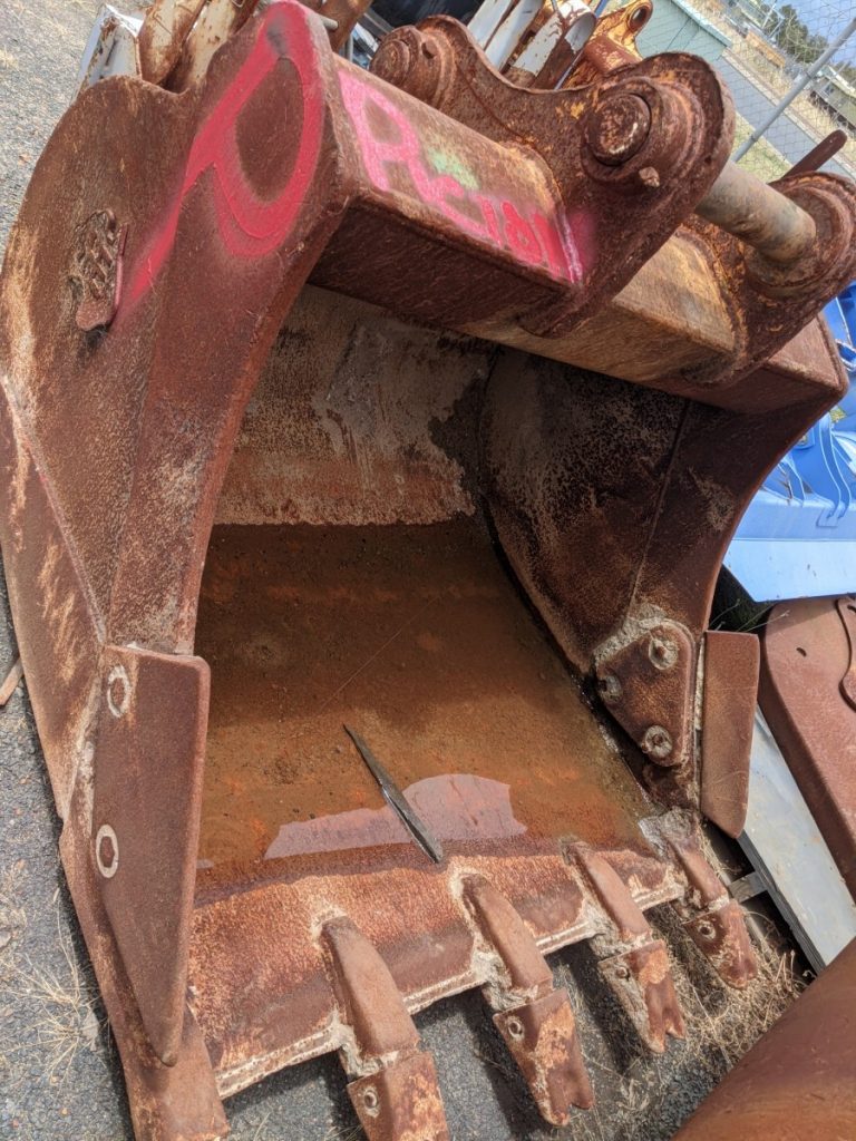 CAT Bucket with teeth | J&P Group